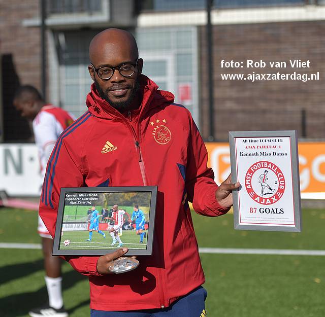 Kenneth Misa Danso gehuldigd - AJAX zaterdag
