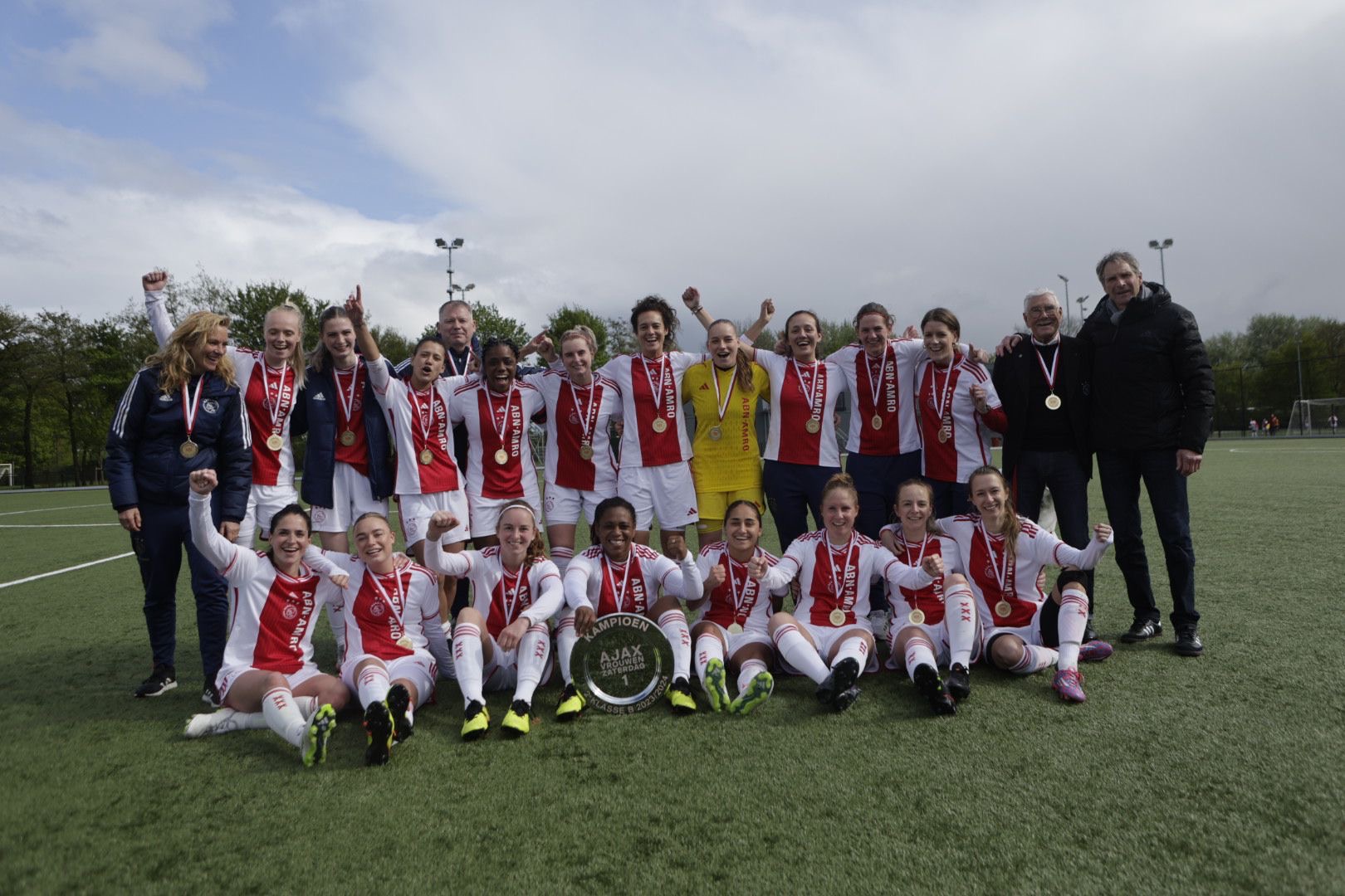 Ajax zaterdag vrouwen OPNIEUW KAMPIOEN! - AJAX zaterdag